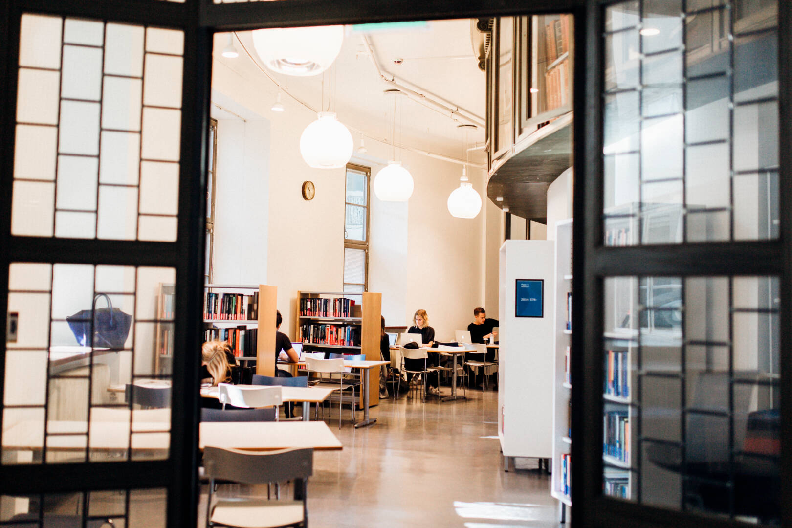 SSE Library - hhs.se - Stockholm School of Economics