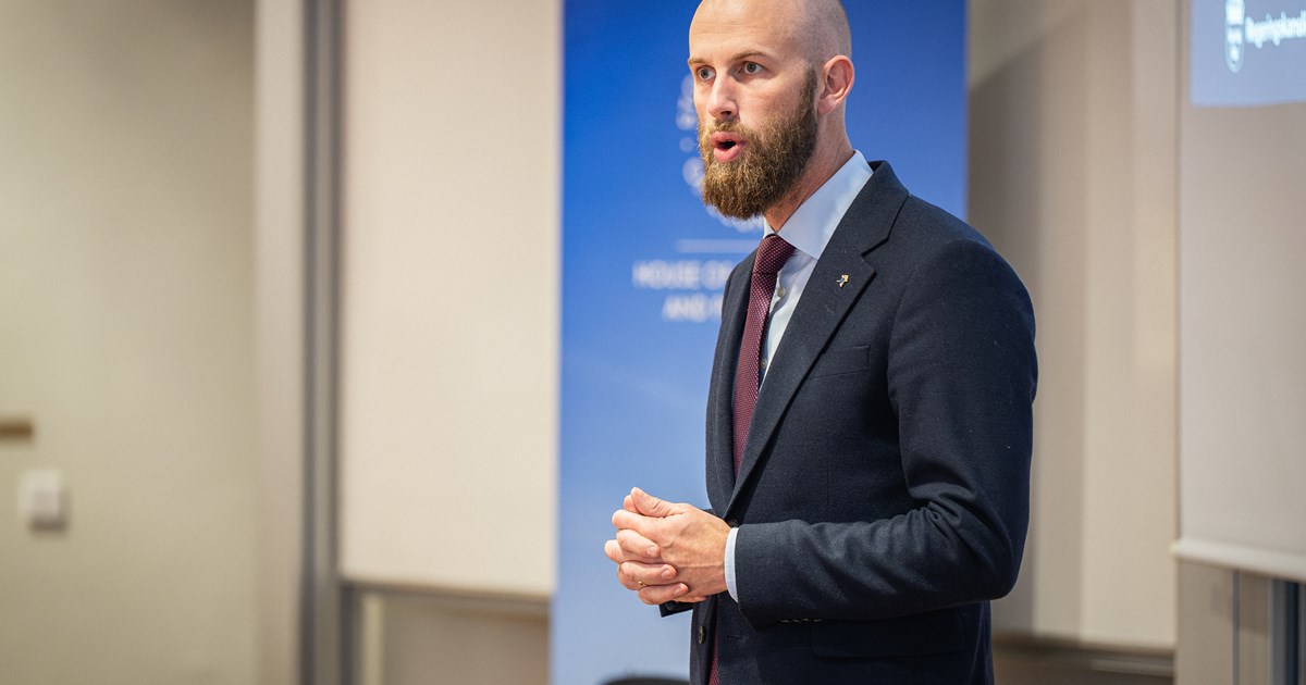 Minister for Civil Defence Carl-Oskar Bohlin visits SSE for lunch ...
