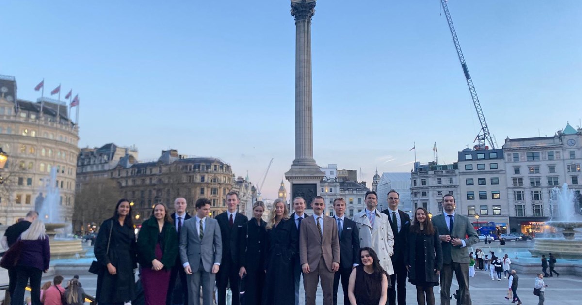 Applied History Class of 2025 visit to London and Cambridge - hhs.se ...