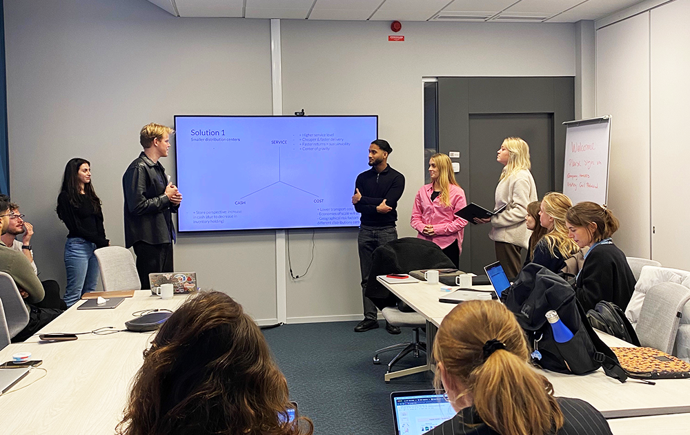 Supply Chain Strategies at H&M Group - hhs.se - Handelshögskolan i ...